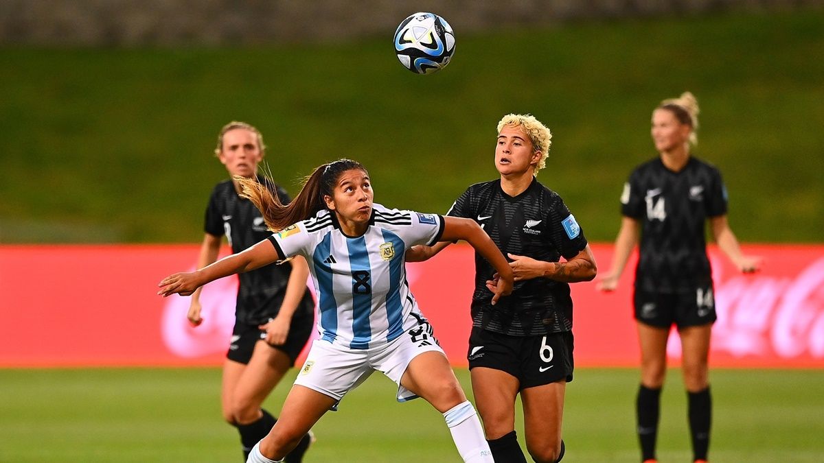 Incorporarán el fútbol femenino en las escuelas de todo el país
