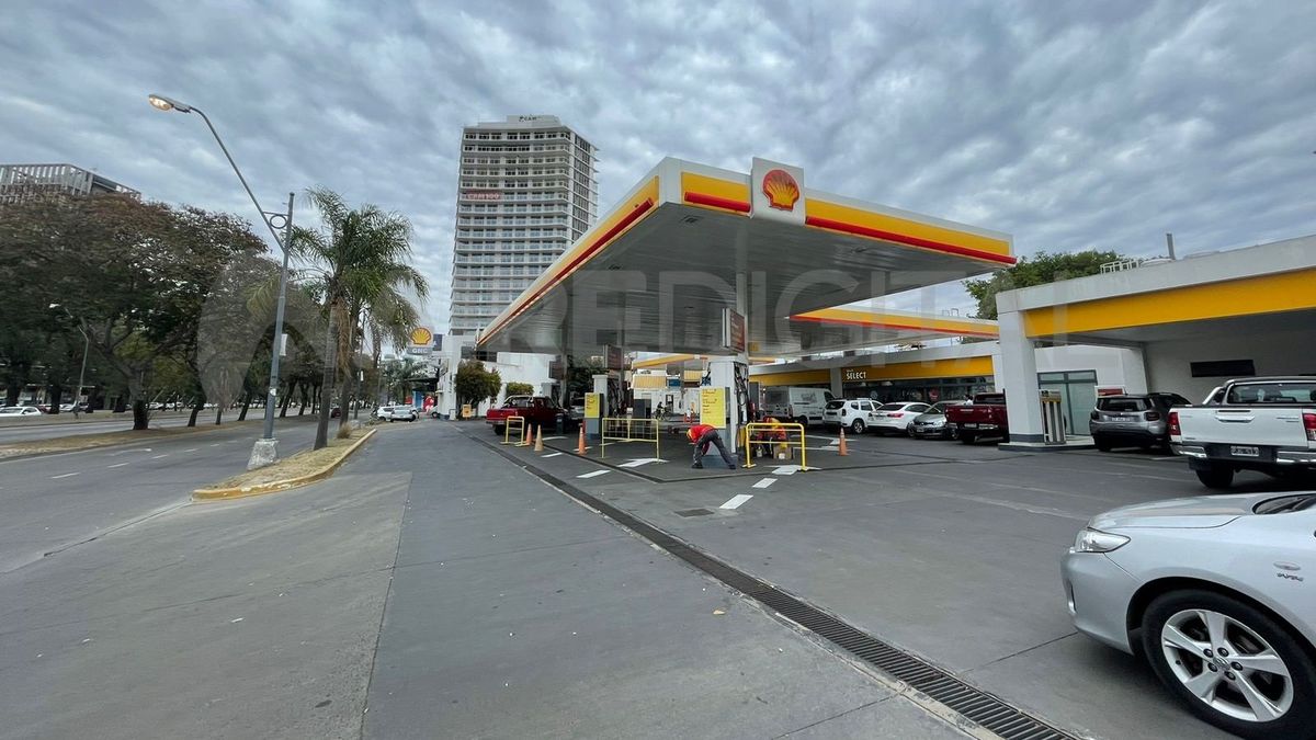 En 24 horas, Shell y Axion volvieron a aumentar el precio de la nafta ...