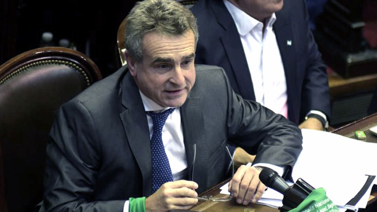 Malas noticias para los gobernadores del PJ: Rossi se va a Defensa y ...