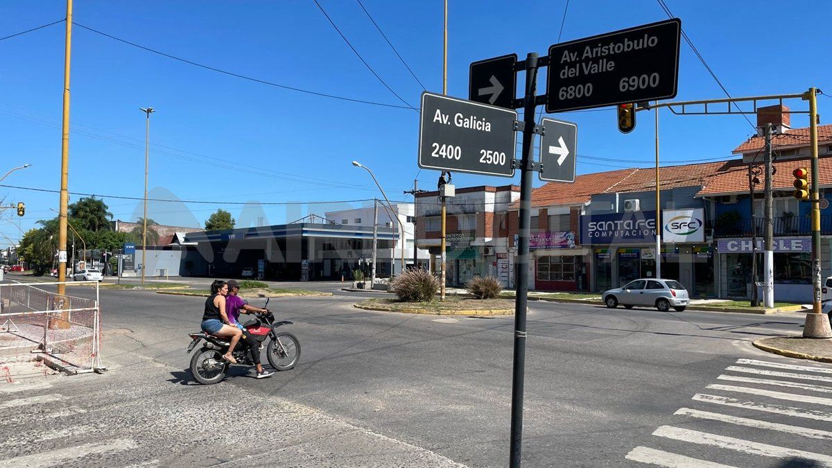Barrio María Selva: frenó en un semáforo y motochorros le dispararon en ...