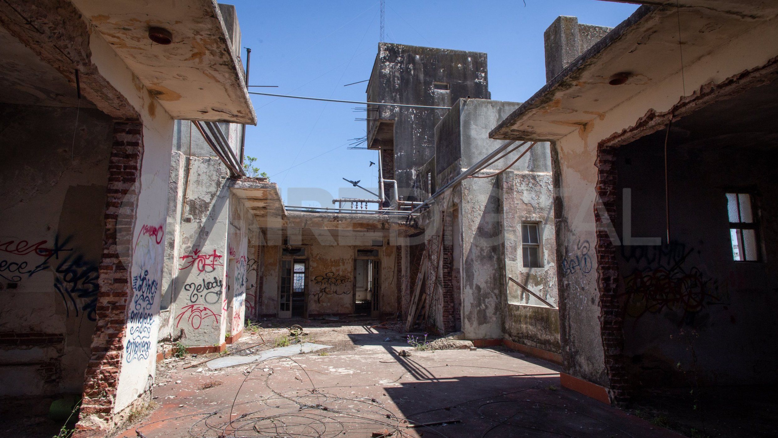 Así está hoy el interior del ex hotel y shopping Plaza Ritz, a la ...