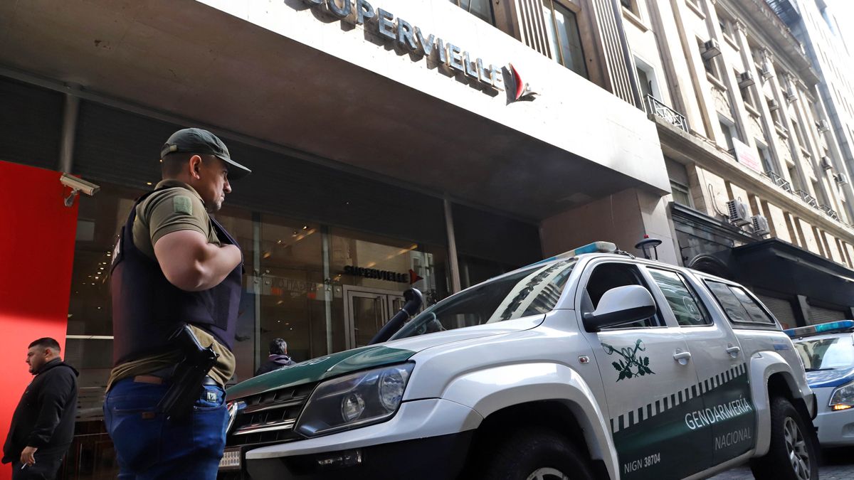 Allanaron 20 bancos de la City porteña: investigan maniobras de empresas para obtener dólares a ...