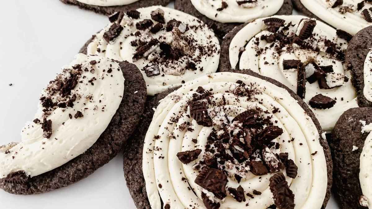 Crumbl cookies caseras sabor Oreo: un clásico que nunca falla