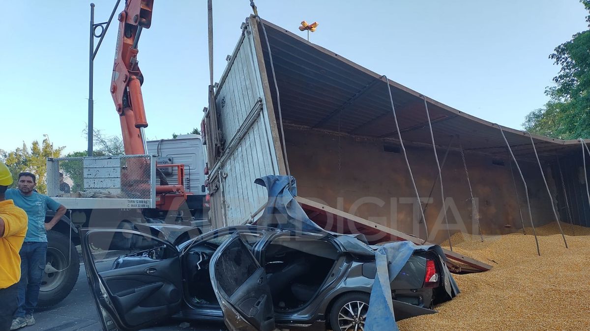 Acceso a la Ex Mar Argentino: la mujer atrapada en el auto aplastado ...