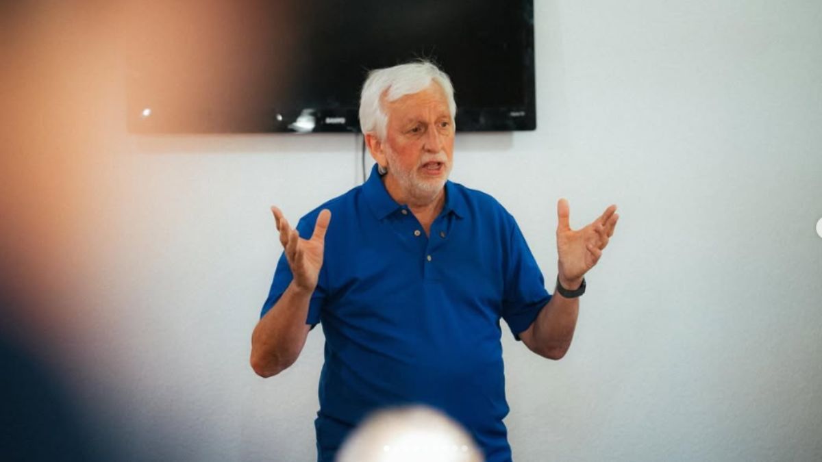 El posteo de COLÓN con un contundente mensaje: "Poner de pie"