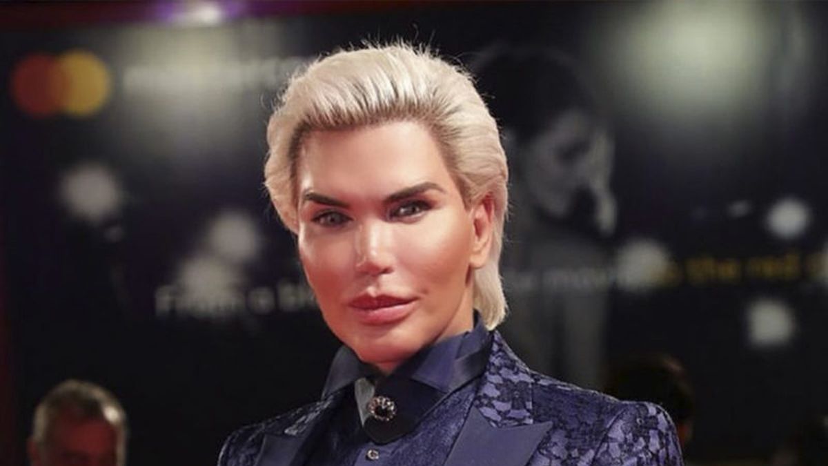 El Ken humano se cambió el look ¿para parecerse a Luciana Salazar?