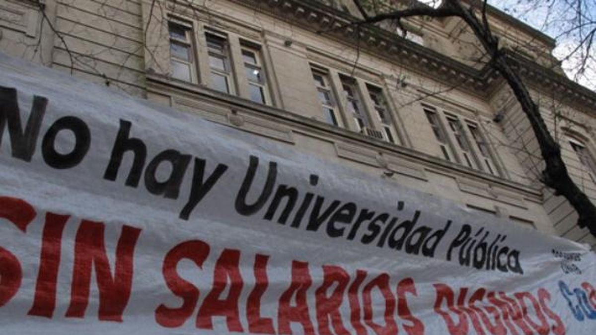 Las 12 facultades y los tres colegios de la UNR paran toda la semana
