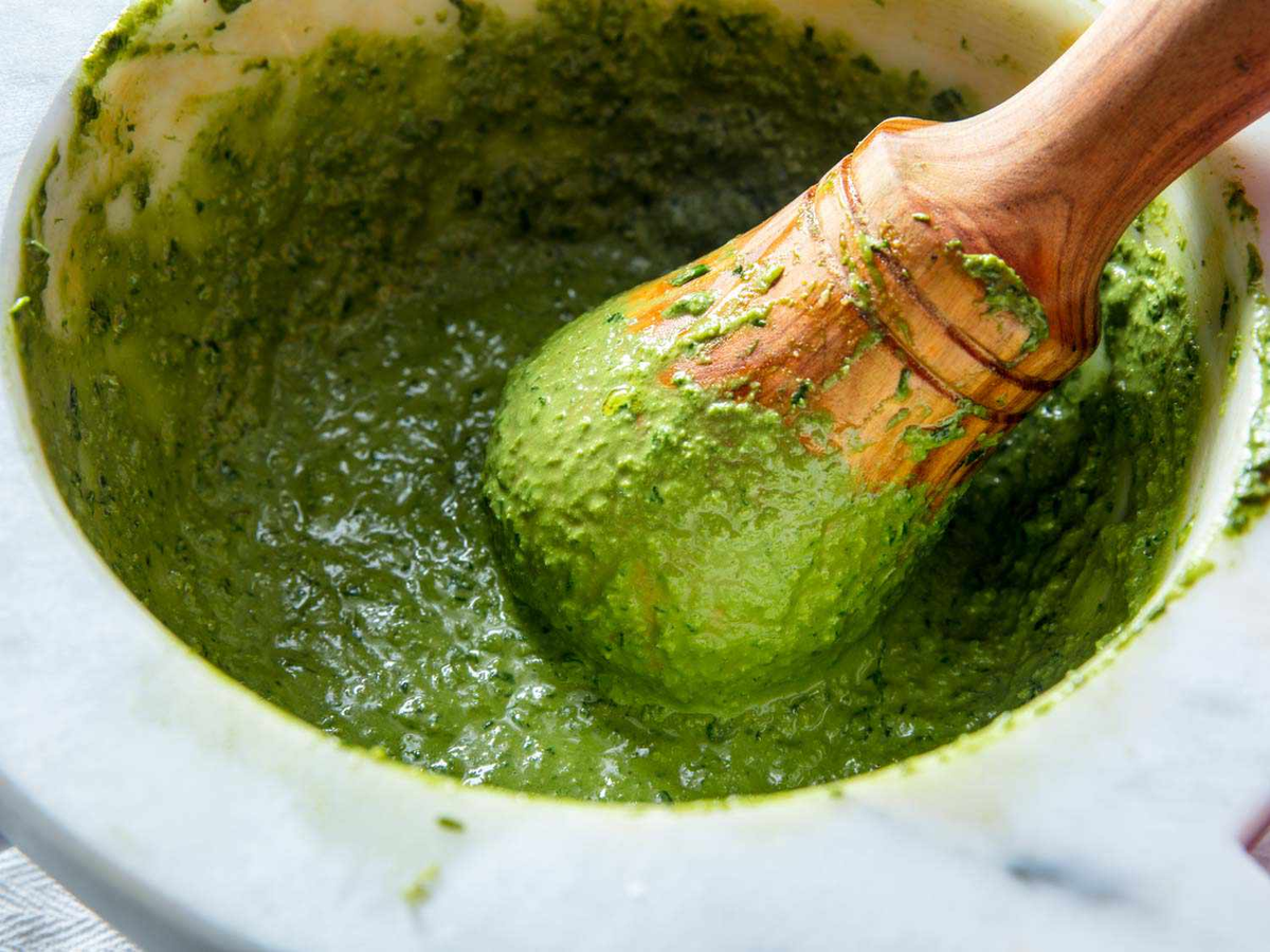 Cómo hacer pesto: la receta original de este clásico italiano