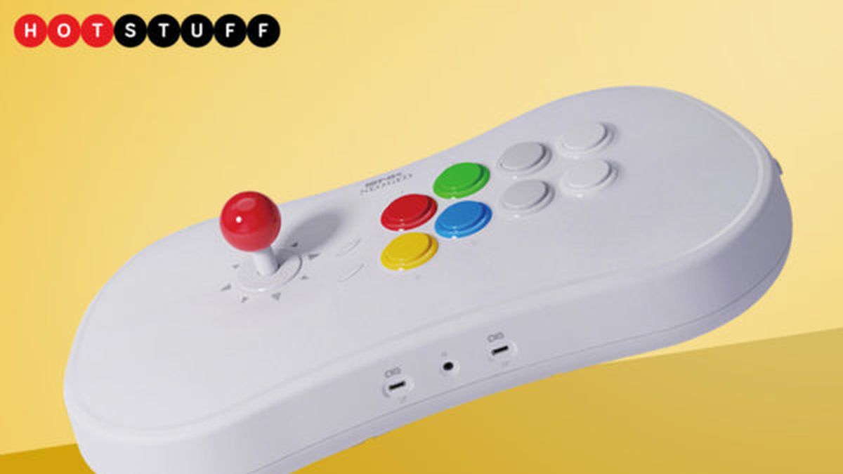 El Neo Geo Arcade Stick Pro es el complemento perfecto para su consola Mini
