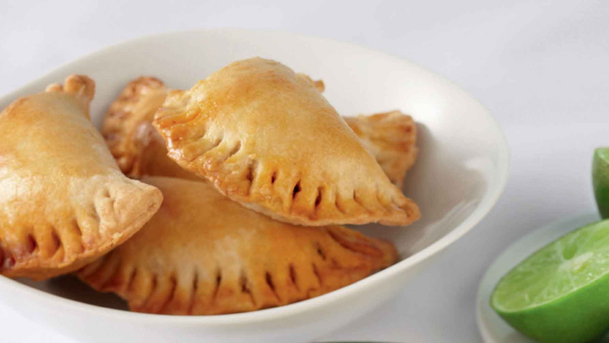 Empanadas de pollo con salsa blanca: la receta más sencilla en 4 ...