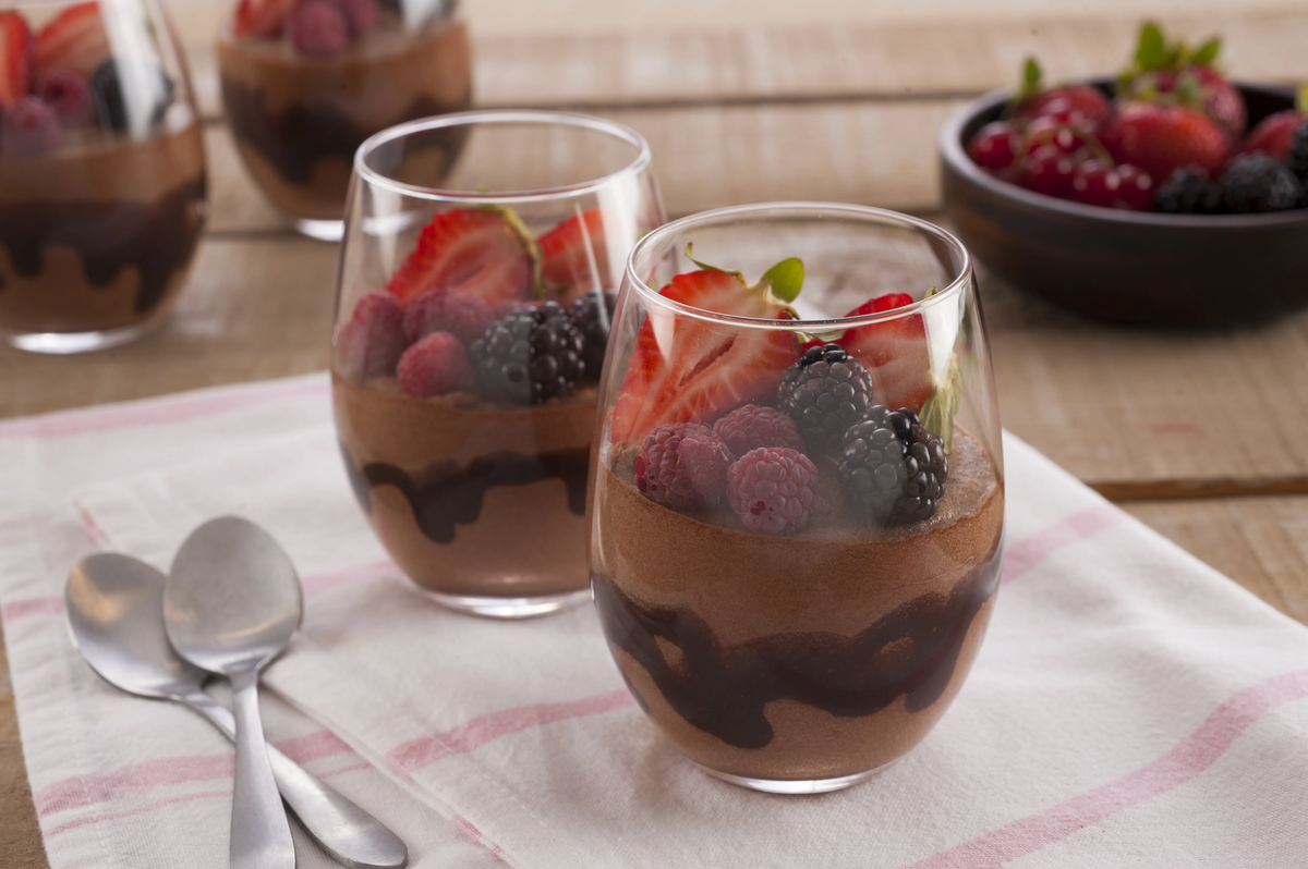 Cómo hacer un postre de frutilla y chocolate, la receta más fácil de todas