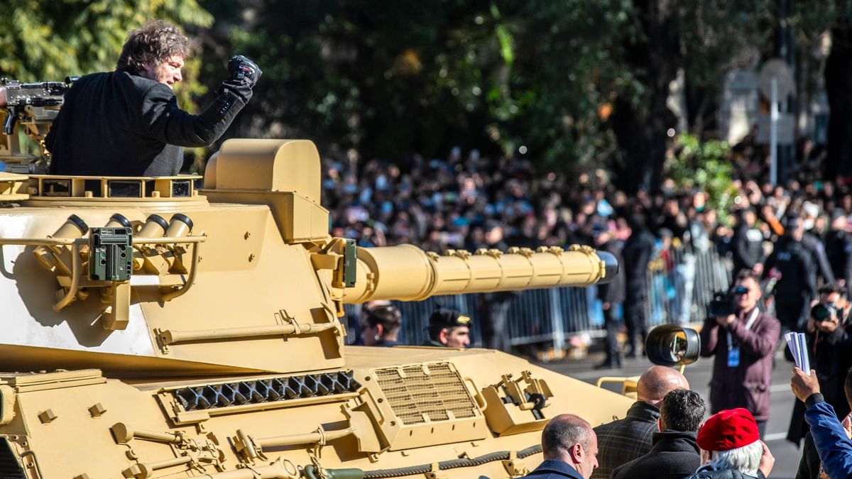 Día de la Independencia: todos los detalles sobre el tanque militar al que subió Javier Milei