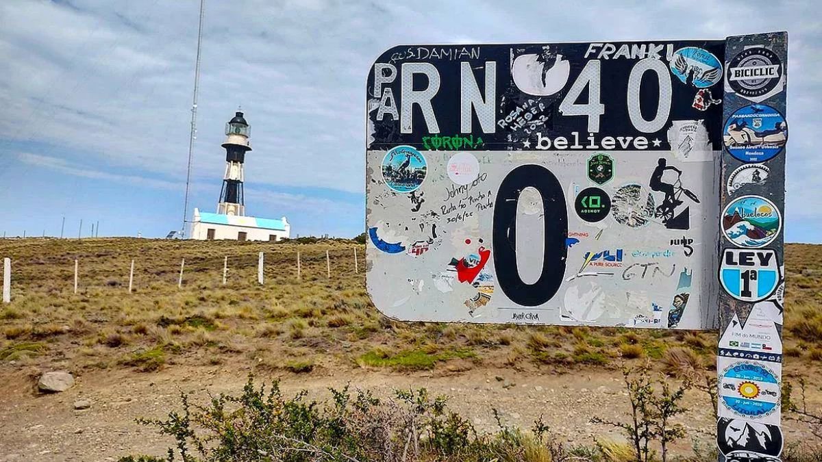 Ruta 40, pingüinos y faro centenario: así es el rincón patagónico que deslumbra por su paisaje