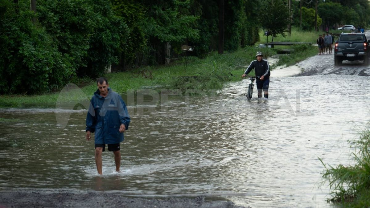 Reconquista: vecinos inundados rompieron el pavimento de una ruta para ...