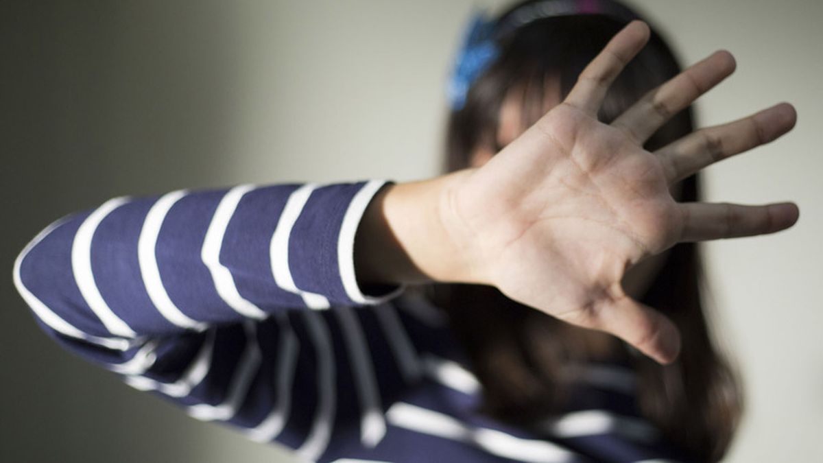 Manoseó a la niña que debía cuidar