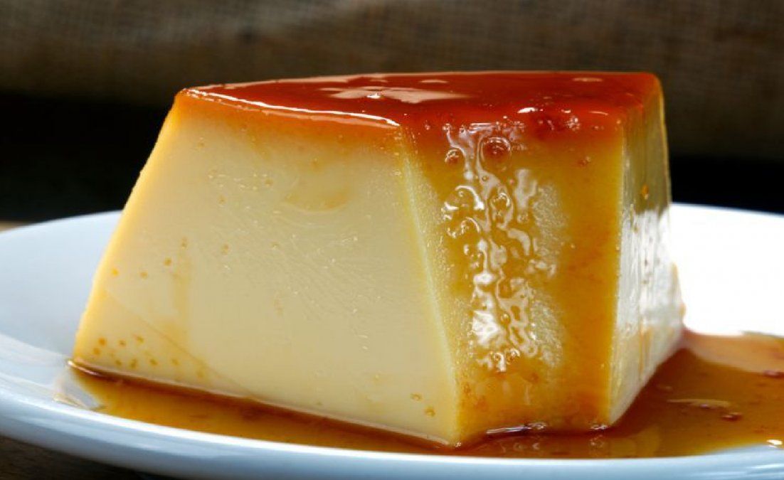 Cómo preparar el clásico flan casero con crema chantilly