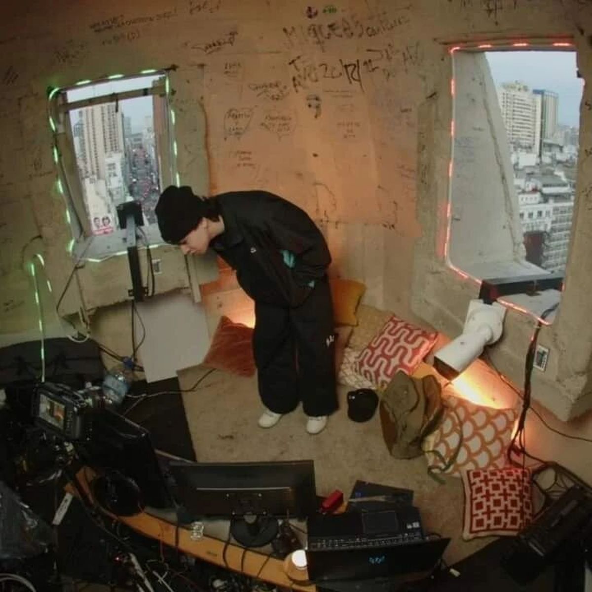 Spreen realiza una transmisión de 24 horas en el Obelisco y dona lo recaudado a comedores