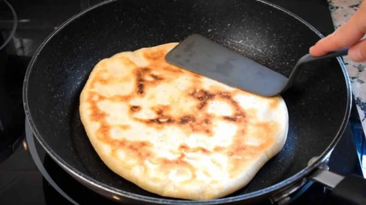 Receta de pan casero en sartén: sin horno ni levadura y listo en solo ...