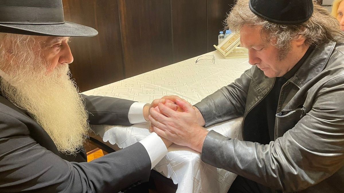 Milei en Once: recibió la bendición de un reconocido rabino y participó ...