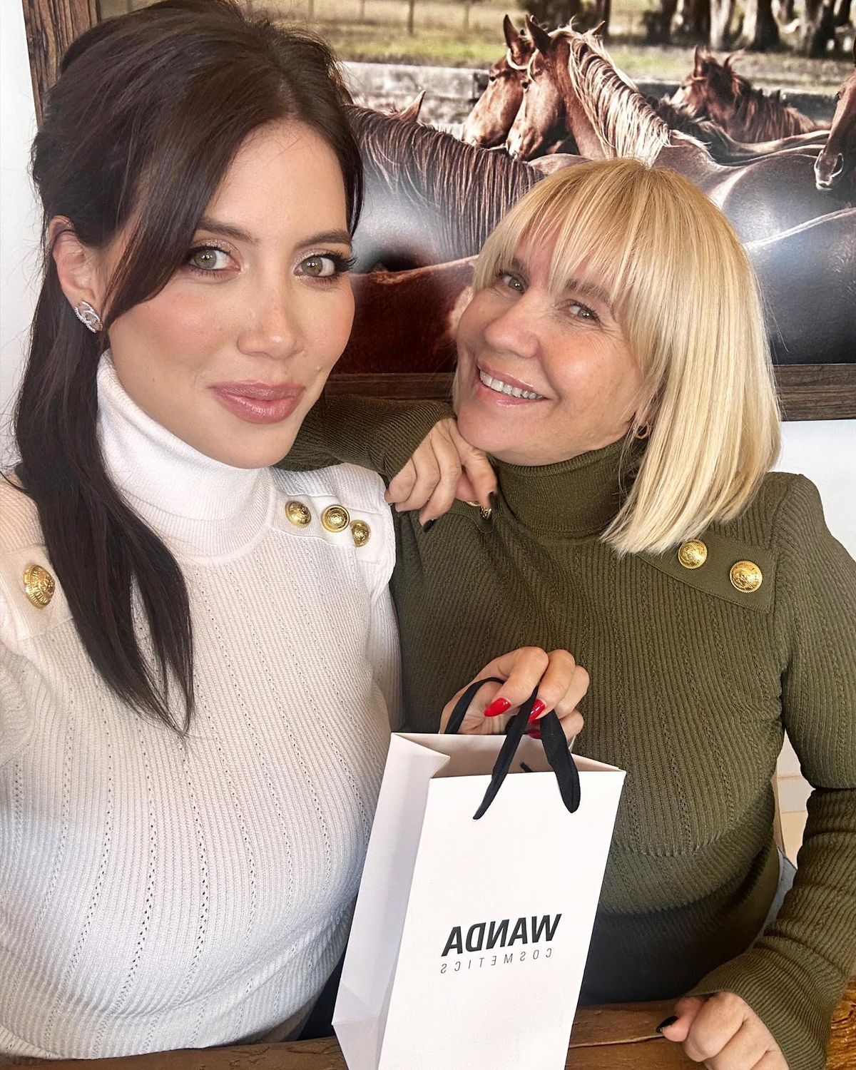 A los 60, la mamá de Wanda Nara publicó una foto hot y dejó a todos en ...