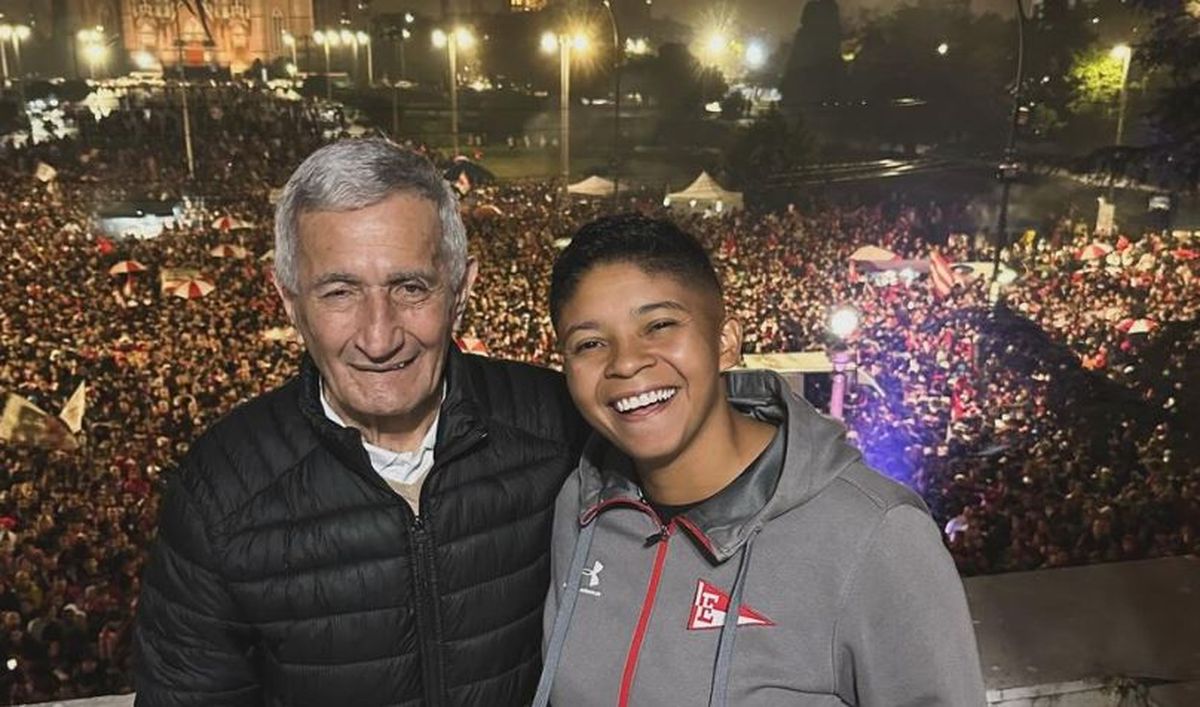 Se viralizaron las fotos románticas de la Bruja Verón con su novia 50 años menor