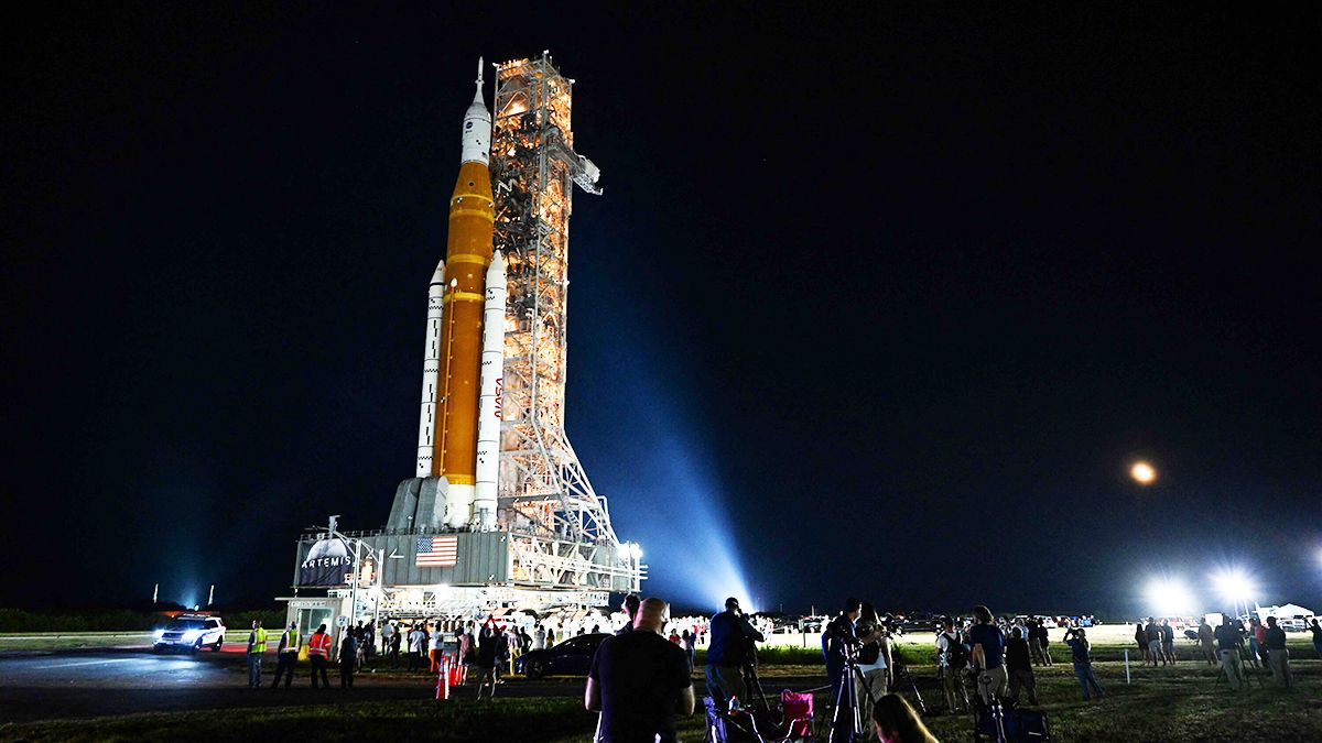 Este viernes, el cohete de la Nasa que viajará a la Luna volverá a su ...