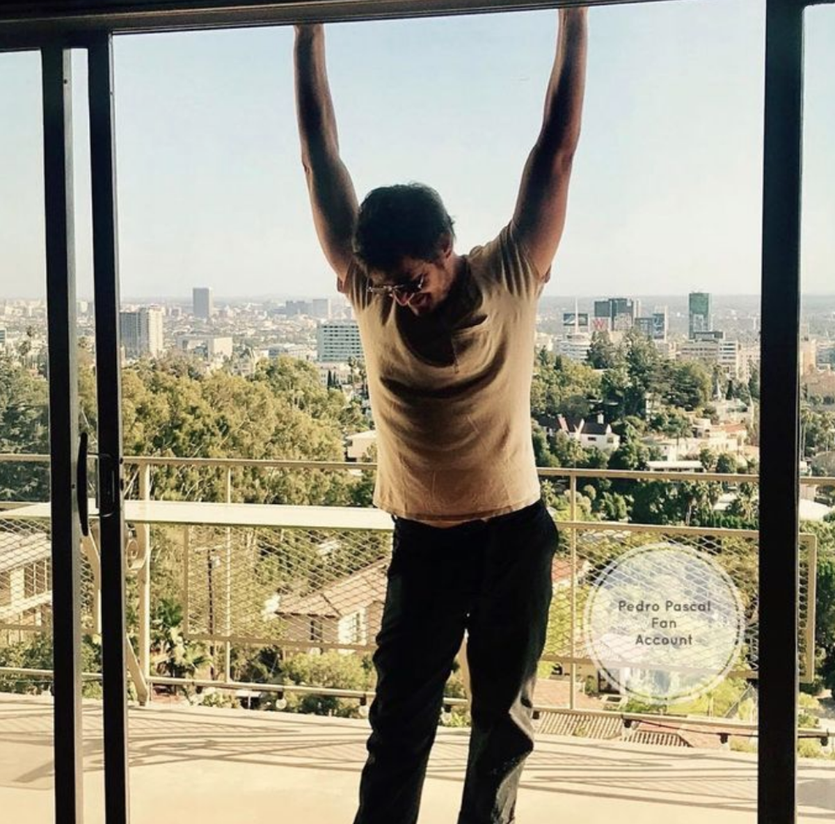 Una mirada al interior de la casa de Pedro Pascal en Hollywood: reinan ...