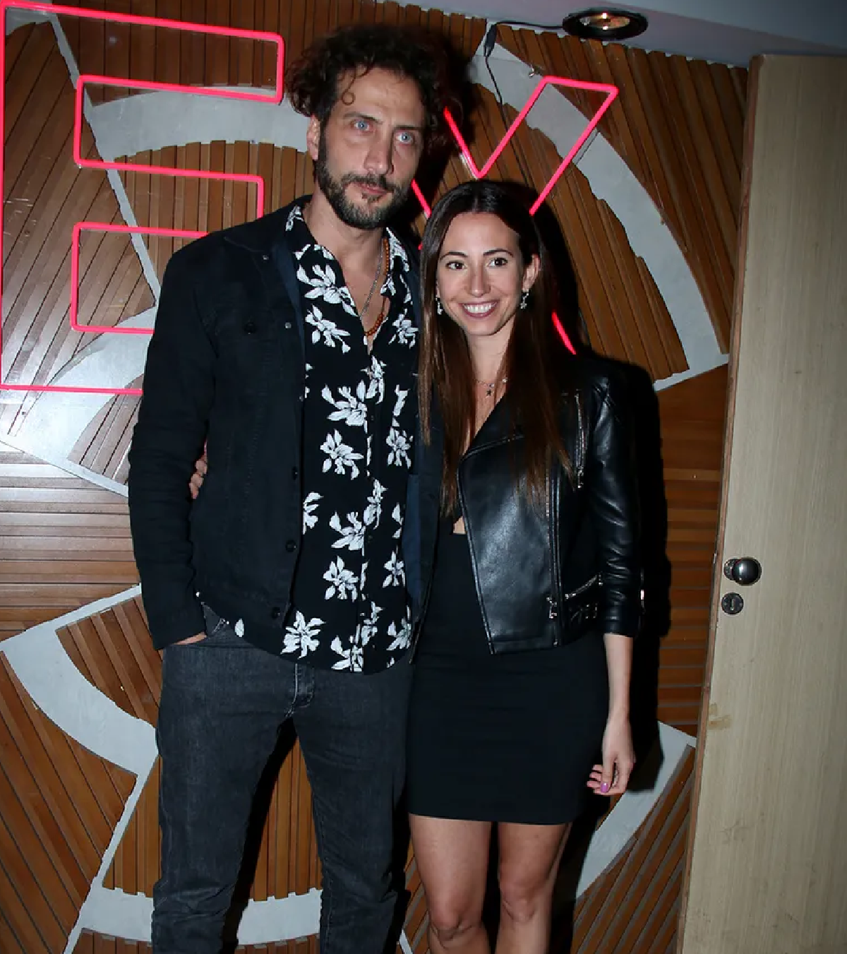 Luciano Cáceres presentó a su joven y bella novia