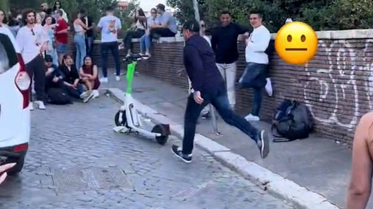 Una mujer se arrodilló para pedirle matrimonio a su novio frente a ...