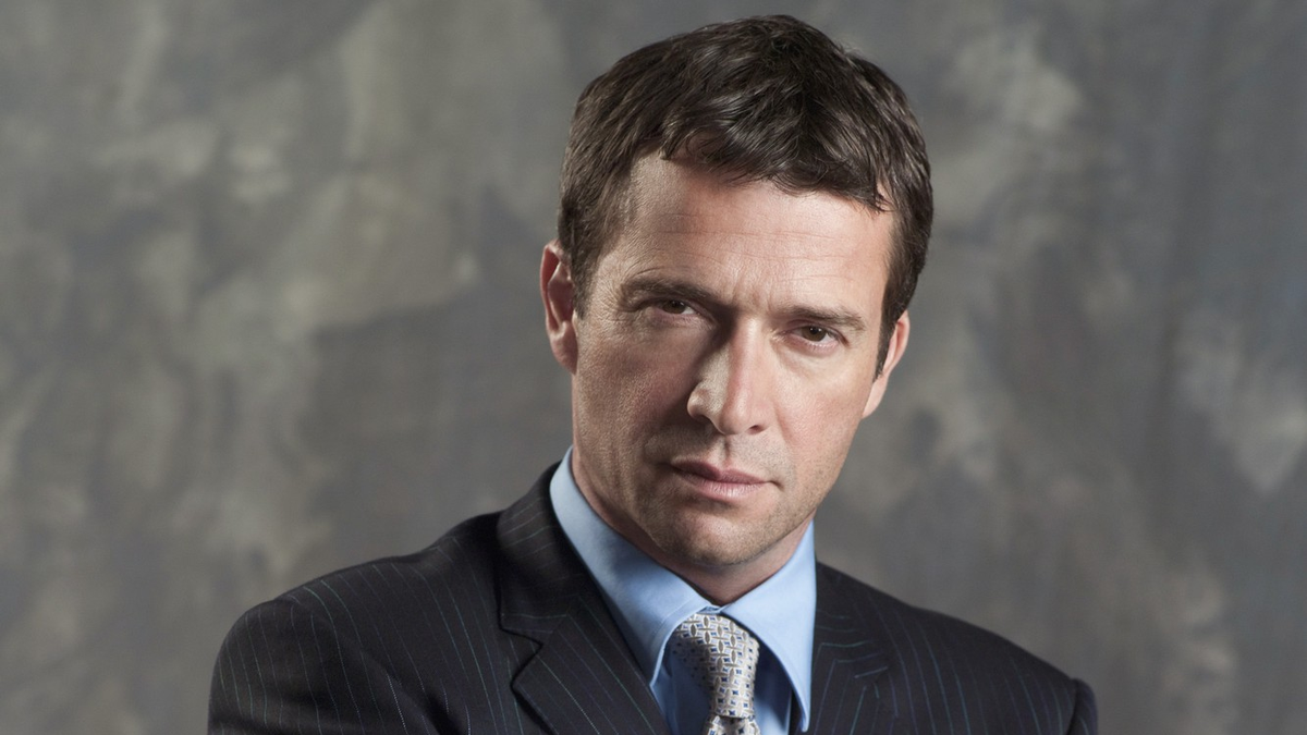 James Purefoy, el actor de Sex Education interpreta a un espía en No ...