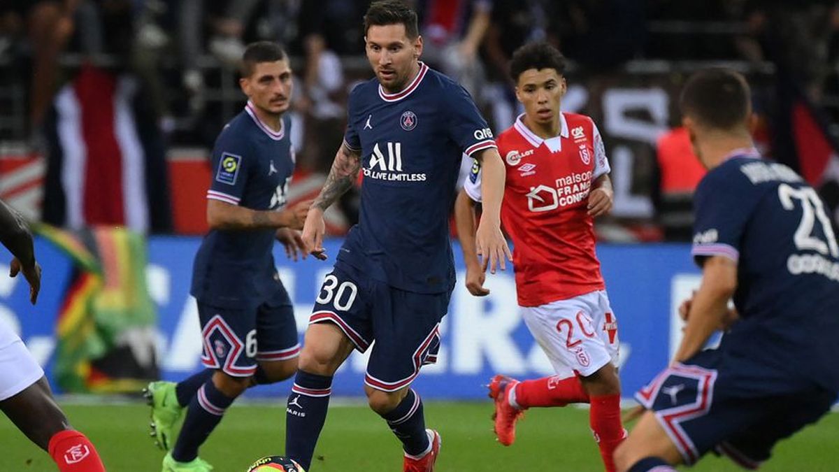 Messi hizo su debut en el Paris Saint Germain