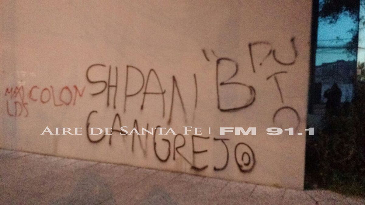 Pintadas frente a un comercio de Spahn