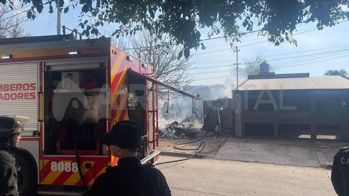 Santa Fe: una viviendo se incendió en su totalidad y vecinos advierten ...