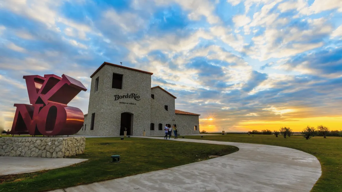 Un clásico destino con historia y naturaleza frente al río ideal para ...