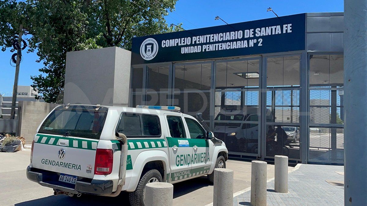 Sigue el allanamiento en la cárcel de Las Flores, mientras el gobierno ...