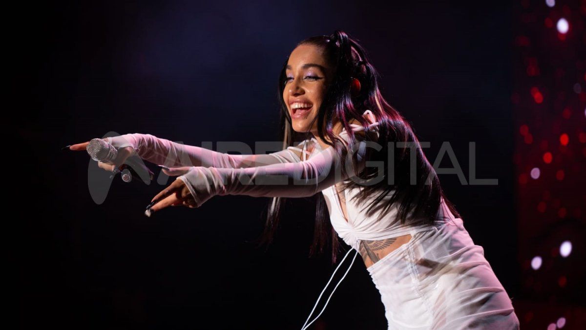 María Becerra brilló en Santa Fe e hizo bailar al público con sus hits