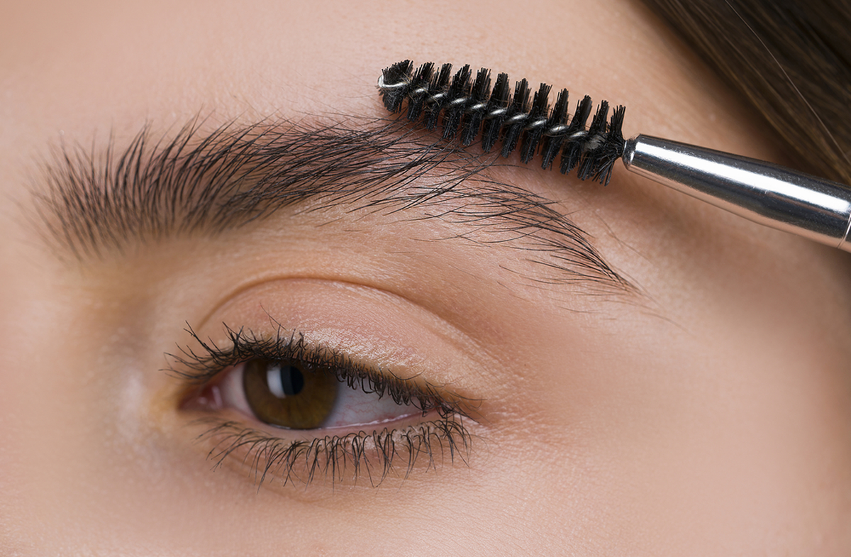 Cómo depilar y maquillar tus cejas como una profesional