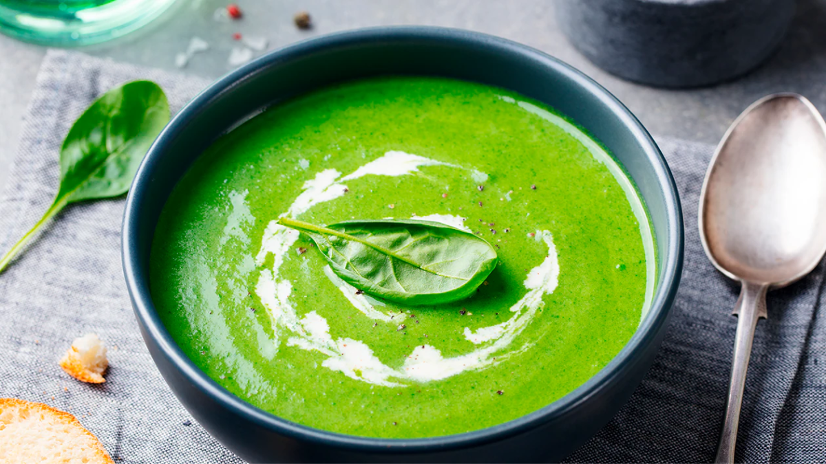 Sopa crema de espinaca súper fácil: la receta para hacerla con pocos ...