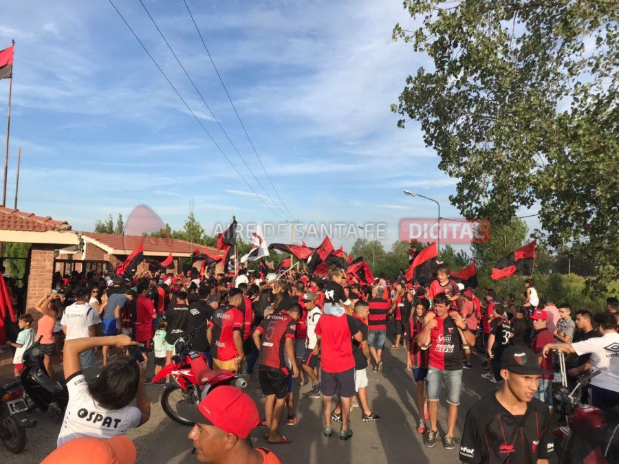 Banderazo sabalero en la previa del Clásico santafesino