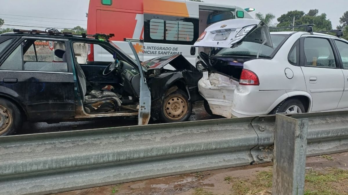 Triple choque en la Ruta 1: una camioneta y dos autos dañados