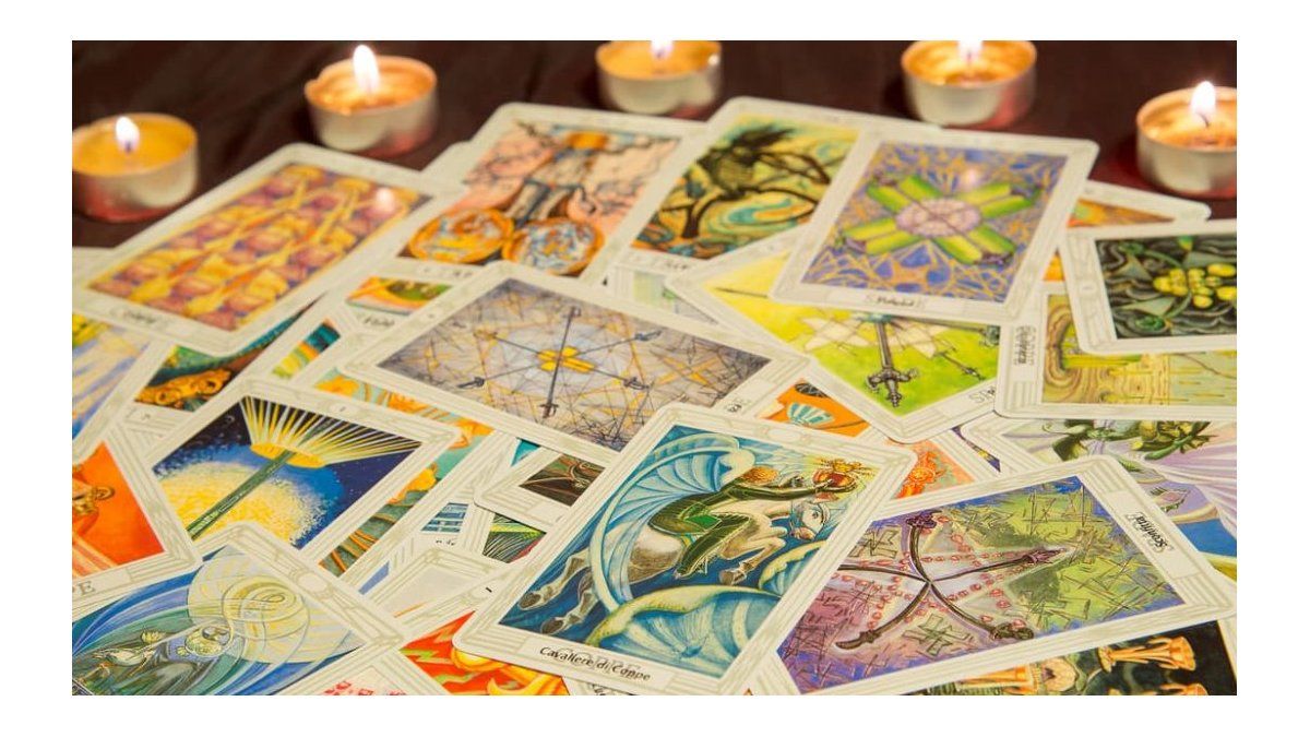 Una carta del tarot nueva para cada signo del zodiaco