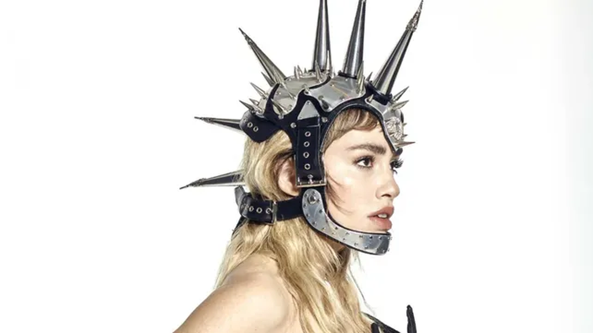 Lali besó en pleno show a un fanático: el video viral