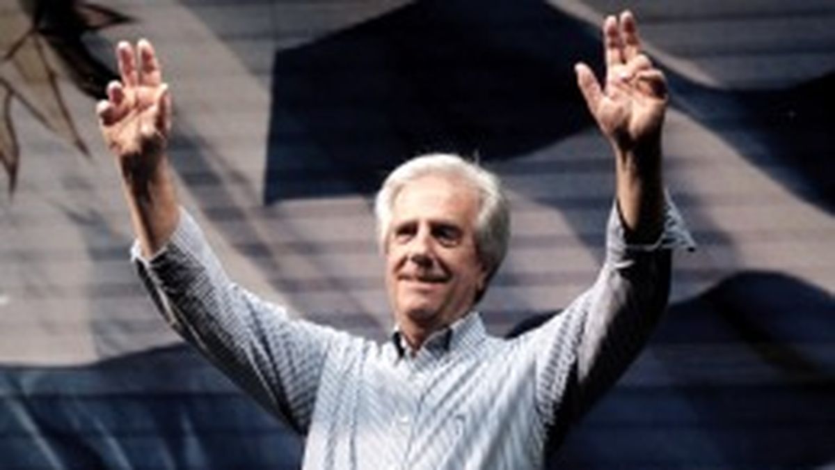 Tabaré asumió su segundo mandato y dijo que Mujica “será un punto de ...