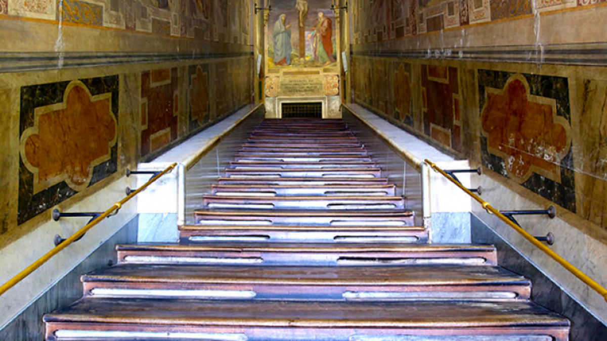El Vaticano permite ver la “escalera santa” en su estado original