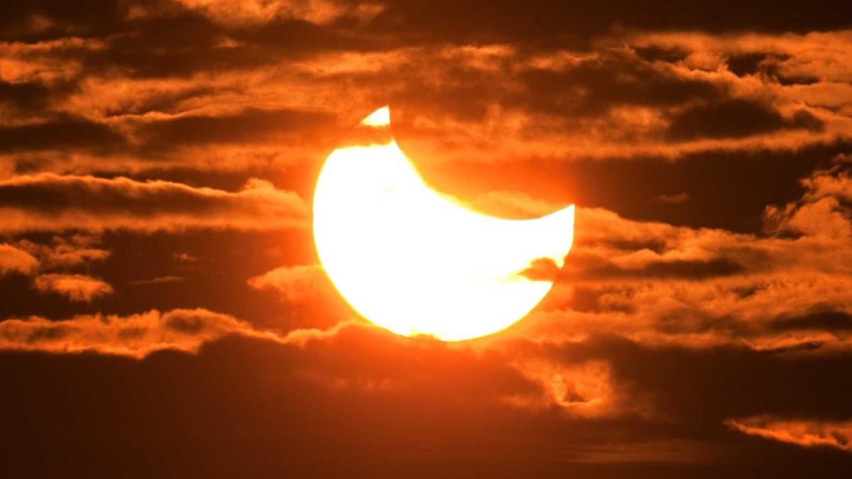 Ritual de eclipse solar y luna nueva: desbloquea tu poder y logra tus ...