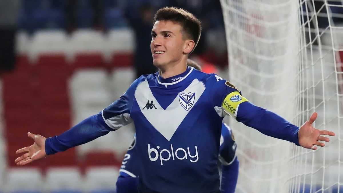 Manchester City oficializó la llegada de Máximo Perrone a su plantel