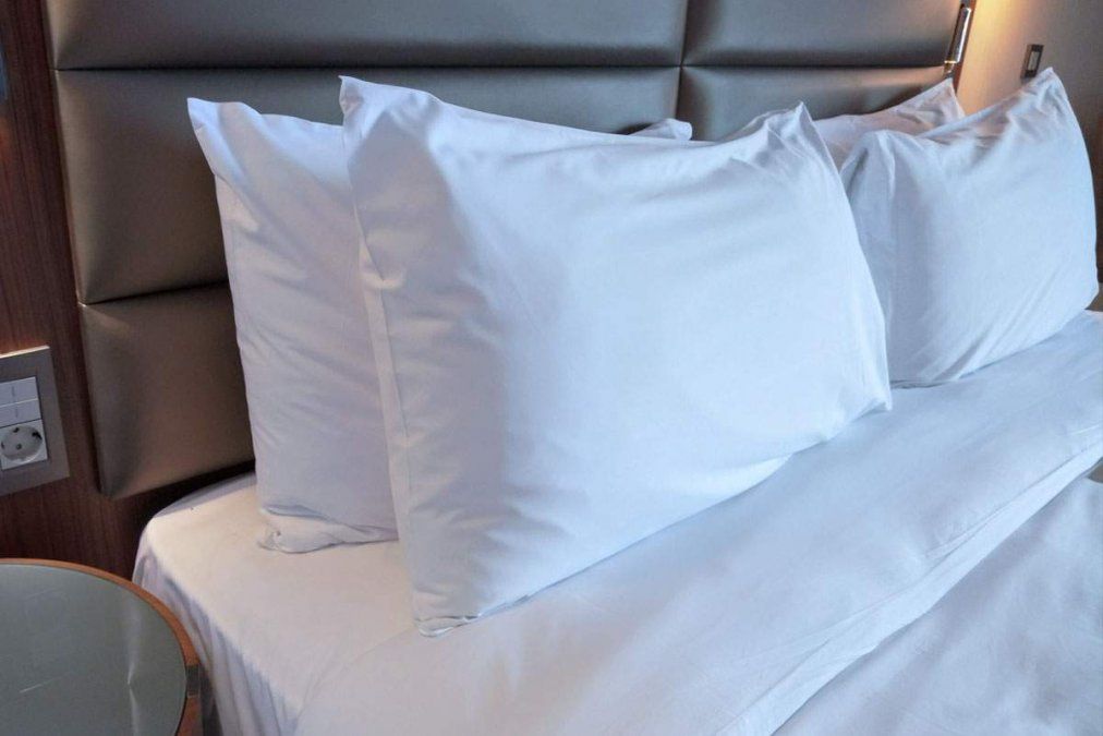 Cómo elegir la almohada correcta según tu postura al dormir