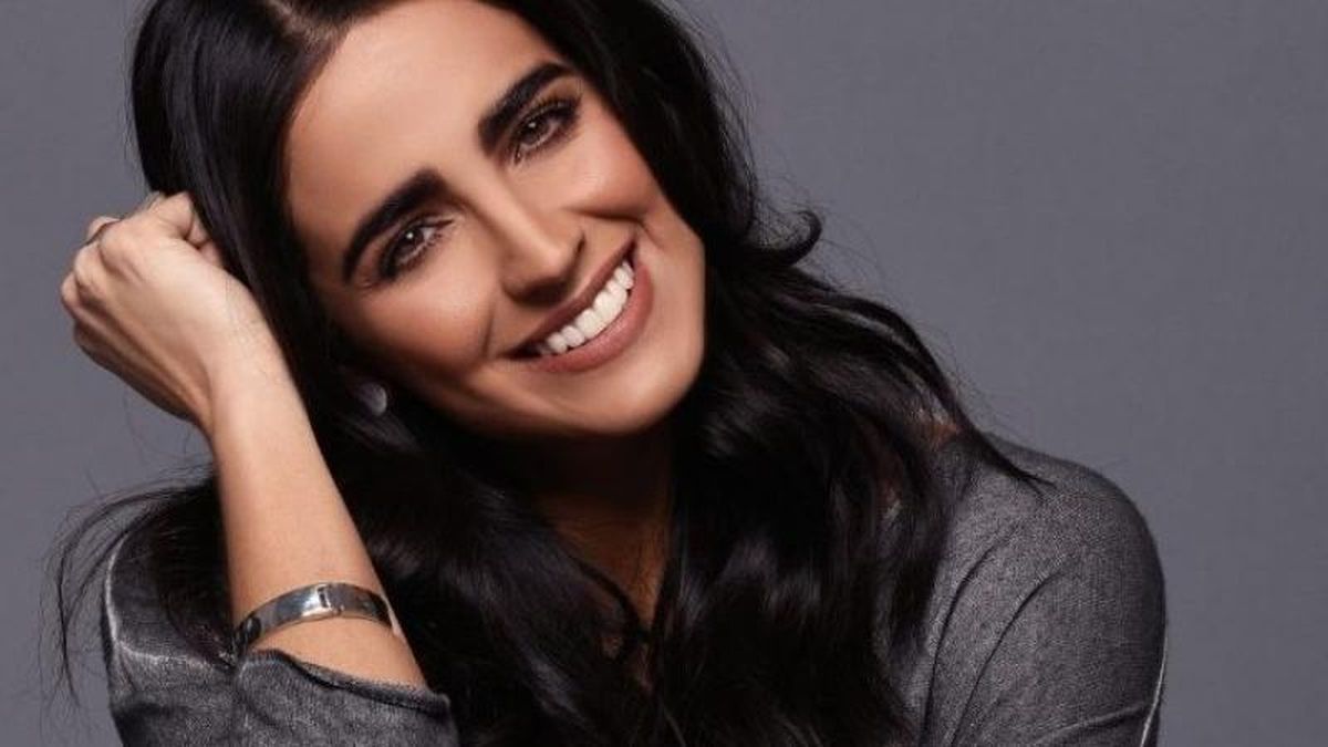 Bárbara de Regil luce su figura en la cama y enciende a sus seguidores
