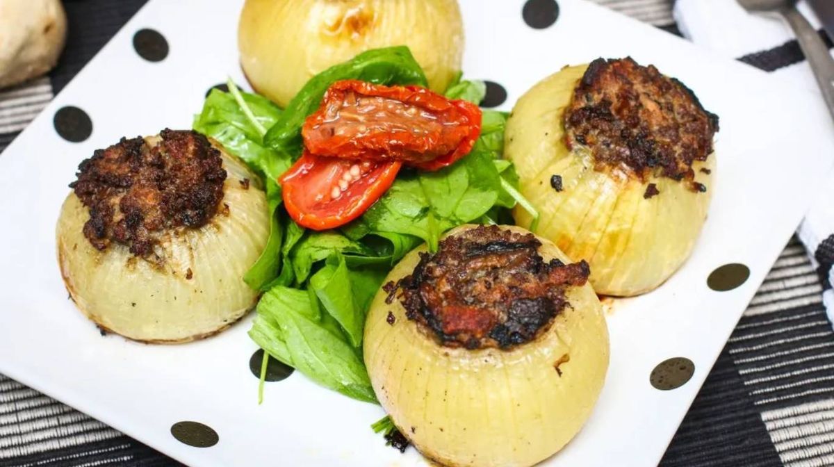 Cómo hacer unas riquísimas cebollas rellenas con la receta de Maru Botana