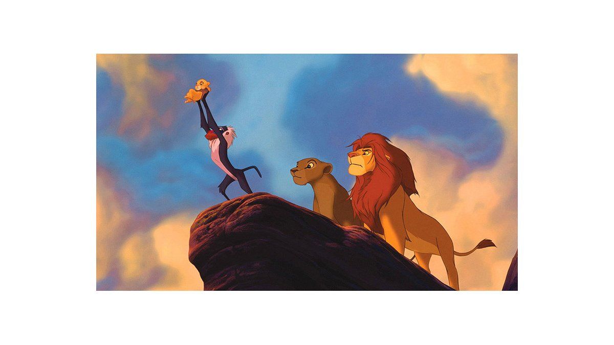 Un mono recrea a la perfección la icónica escena de El Rey León